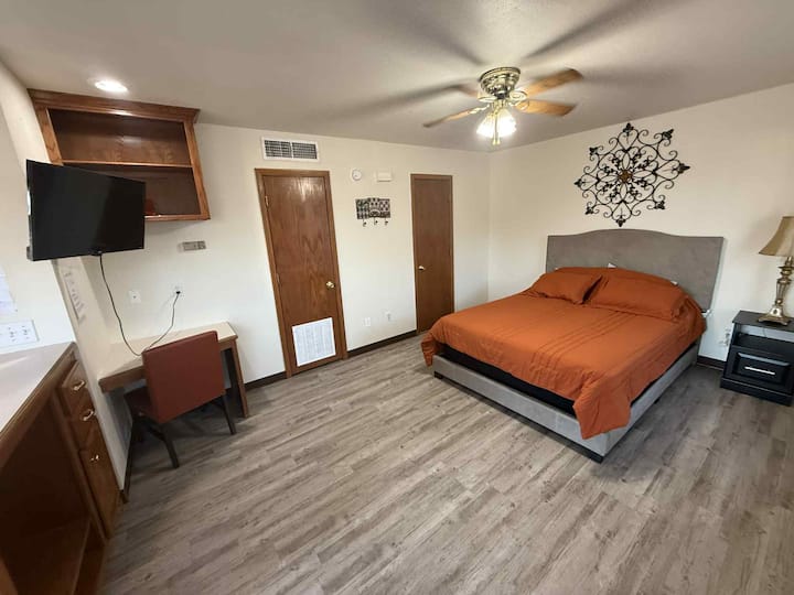 Entire Studio Apartment - Stillwater, OK