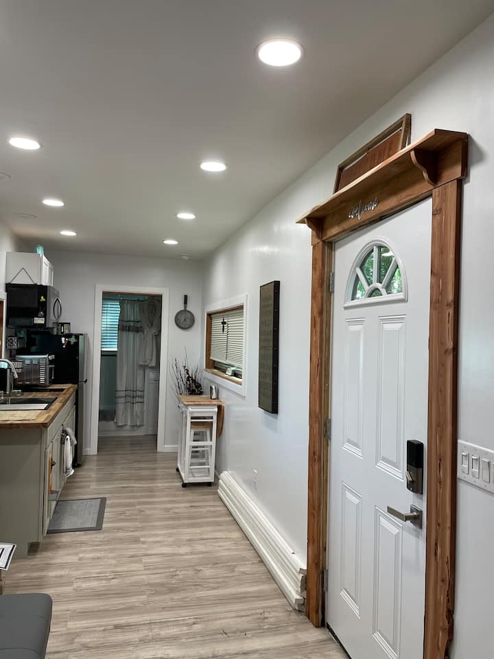 Container Charmer - 
Tiny Home - Hot Springs, AR