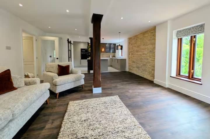 New Forest 
Riverside 2 Bedroom 
Parking - Fordingbridge