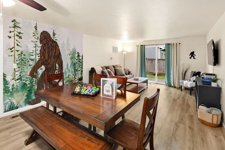 The Squatch Pad - Marysville, WA