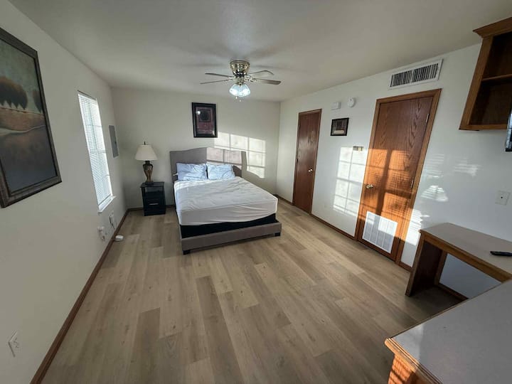 Entire Studio Apartment - Stillwater, OK