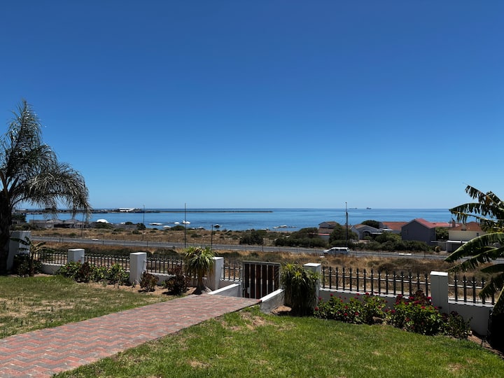 Wild Thyme To Unwind • Beachside Home Stay - Saint Helena Bay