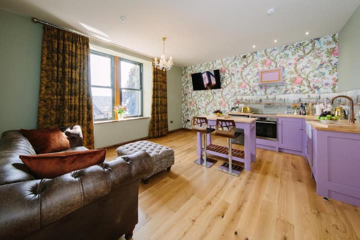 Promenade Place 
With Walk In Shower - Cartmel
