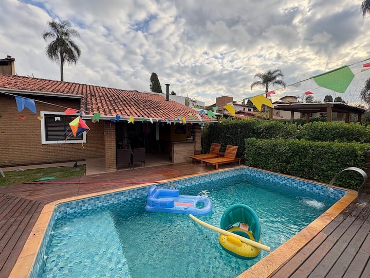 Casa Cond. Colinas/ Internet / Piscina / Lareira - Ibiúna