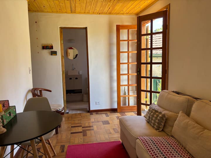 Casinha De Hóspedes No Jardim - Campos do Jordão