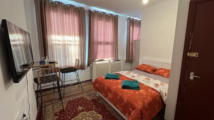 Large Comfy House • Easy Access To Central London - Bromley
