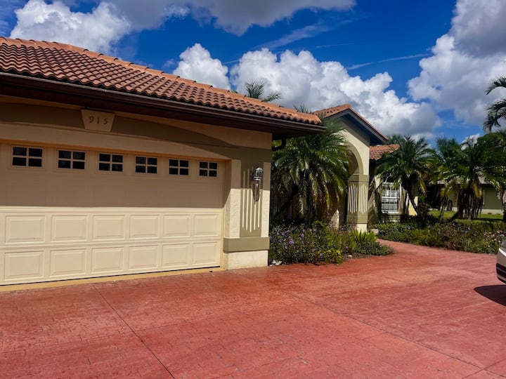 Park Place Retreat - Englewood, FL