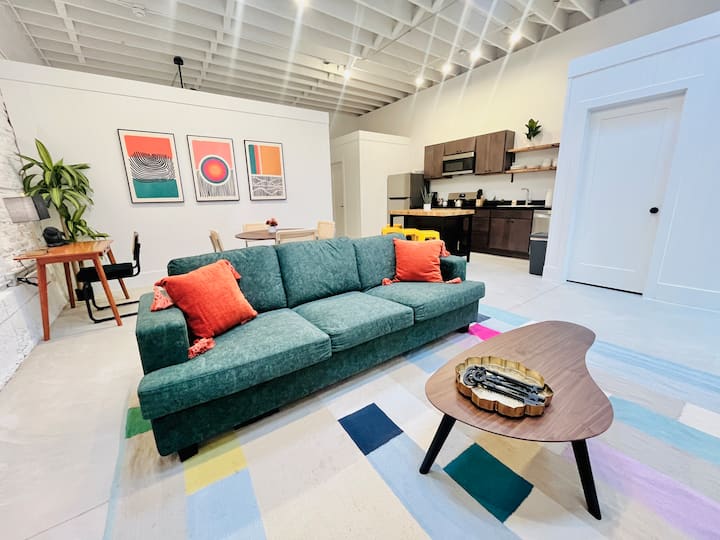 Modern Luxe Retreat In Pilsen’s Colorful Center - Chicago, IL