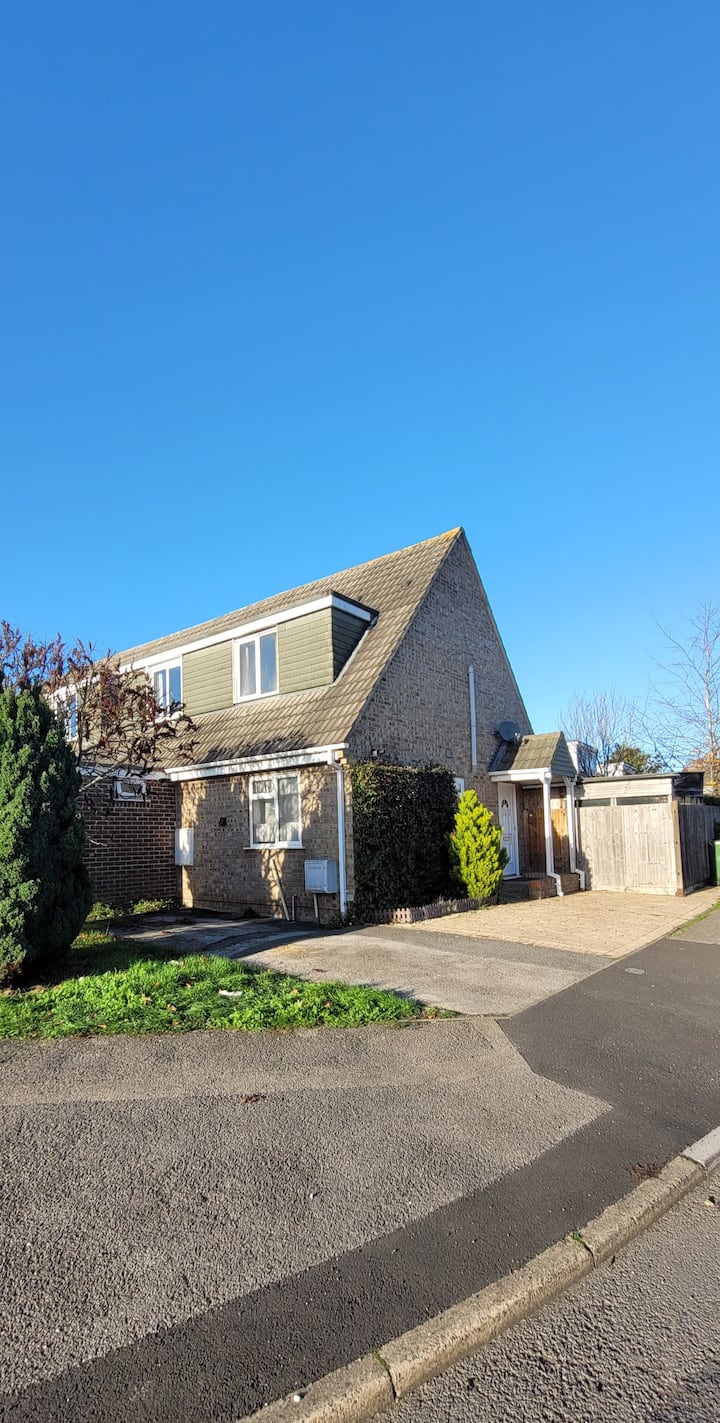 2-bed House, Private Parking And Garden, Sleeps 6 - Newbury