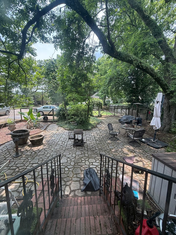 Paulas Historical Oasis - Montgomery, AL