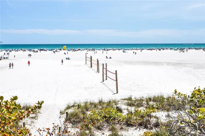 Modern Condo 2 Minute Walk To Beach- Pool-king Bed - Siesta Key, FL