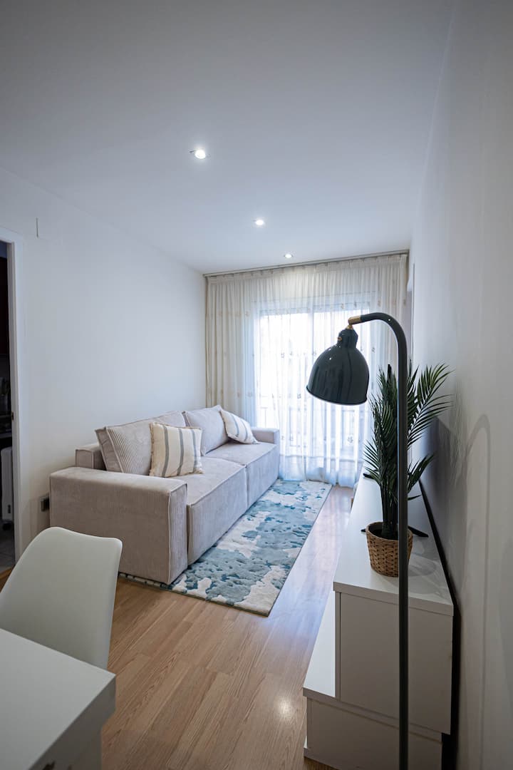 Encantador Apartamento Con Balcón - Barcelone