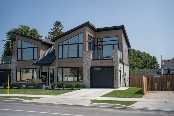 Bridgeview Point - Modern Retreat In Point Edward - Sarnia
