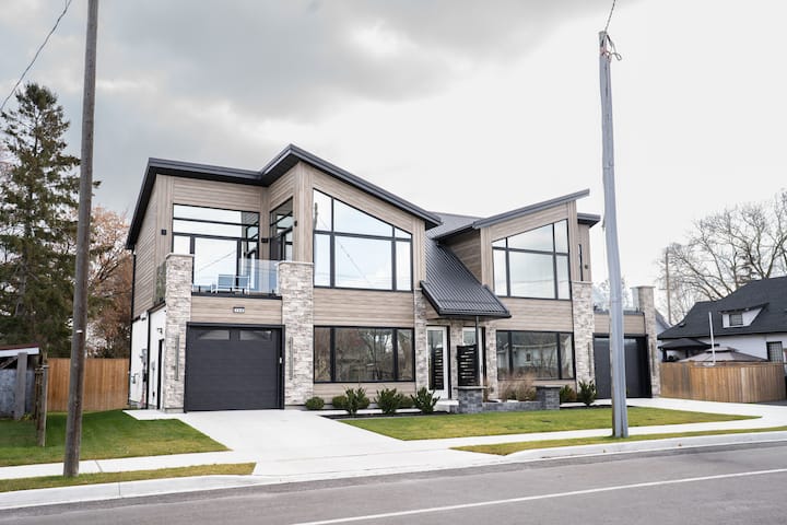 Bridgeview Point - Modern Retreat In Point Edward - Sarnia