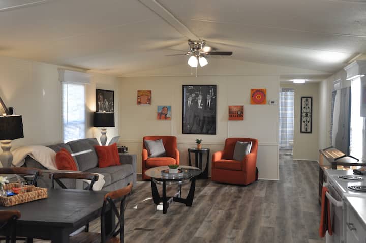 Fly Me To The Moon - Lebanon, Tennessee, TN