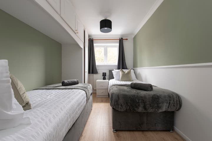 Cosy 3 Bed By Airport And Excel, Sleeps 7, Parking - Barking