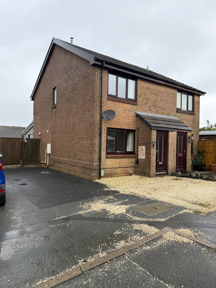 2 Bedroom House, Sleeps 4, Garden & Patio - Milford Haven