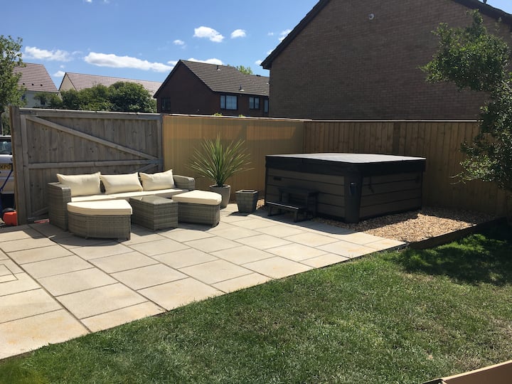 2 Bedroom House, Sleeps 4, Garden & Patio - Milford Haven