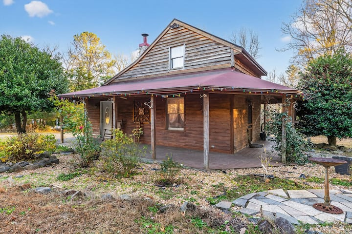 The Rustic Roost – Peaceful Cabin In The Woods - North Carolina