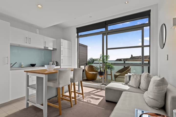 Modern Abode | Parking & Views Near Ponsonby Rd - Auckland