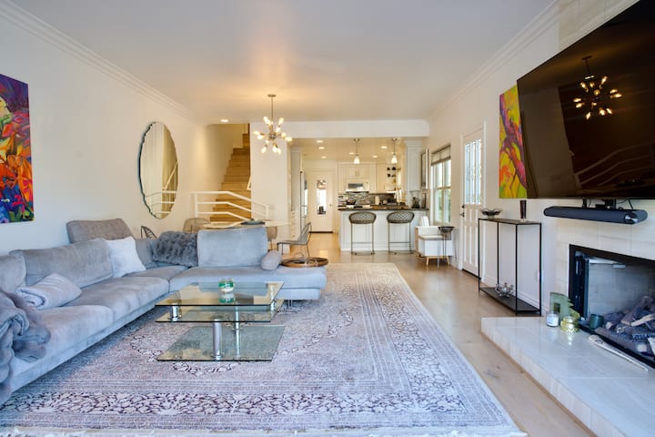 Waterfront Modern Home On The Lagoon With Dock - Carlsbad, CA