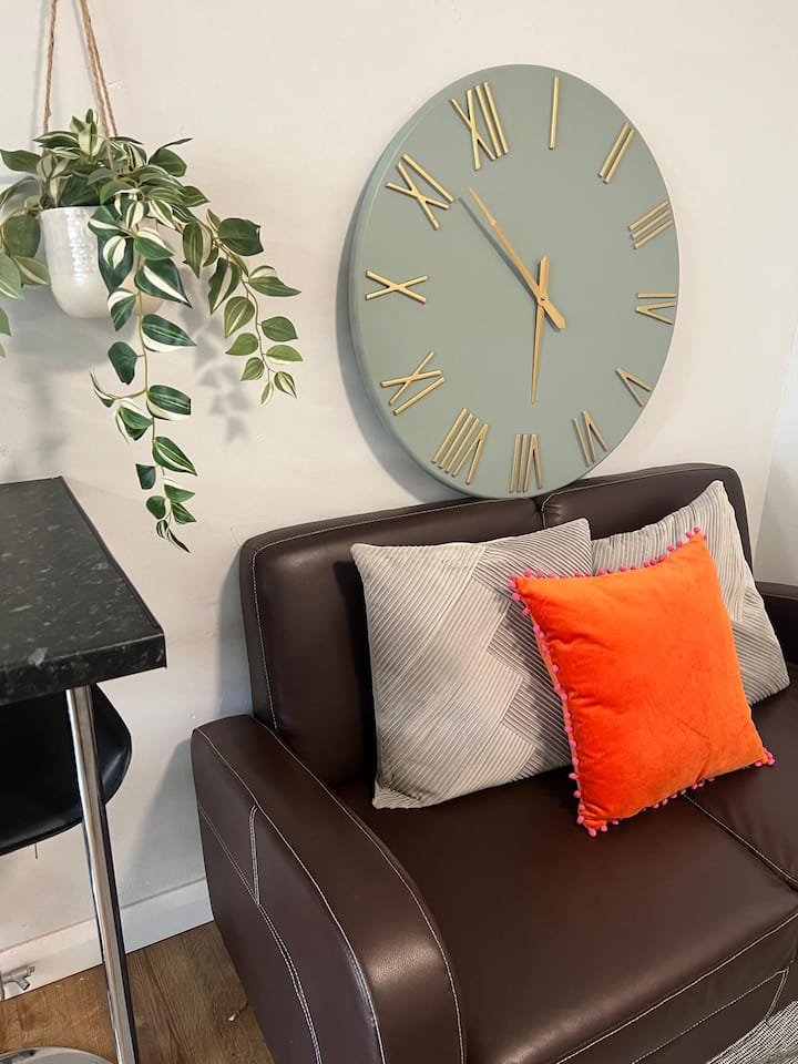 Rare 4 En-suite Bedroom Flat • Parking • Perfect - Royal Leamington Spa