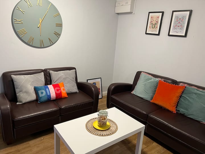 Rare 4 En-suite Flat • Parking • Christmas Markets - 로열 리밍턴 스파