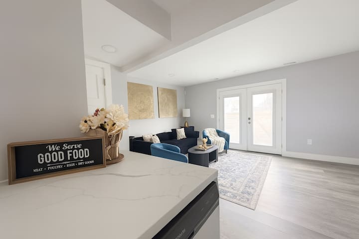 Walk To Mass Ave | Free Parking | 2br Retreat - Indianapolis, IN