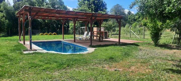 Acogedora Cabaña En Quillón, Con Piscina Privada - Quillón