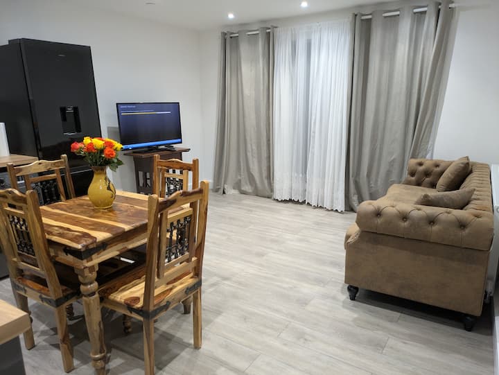 Home In Cardiff - Cardiff