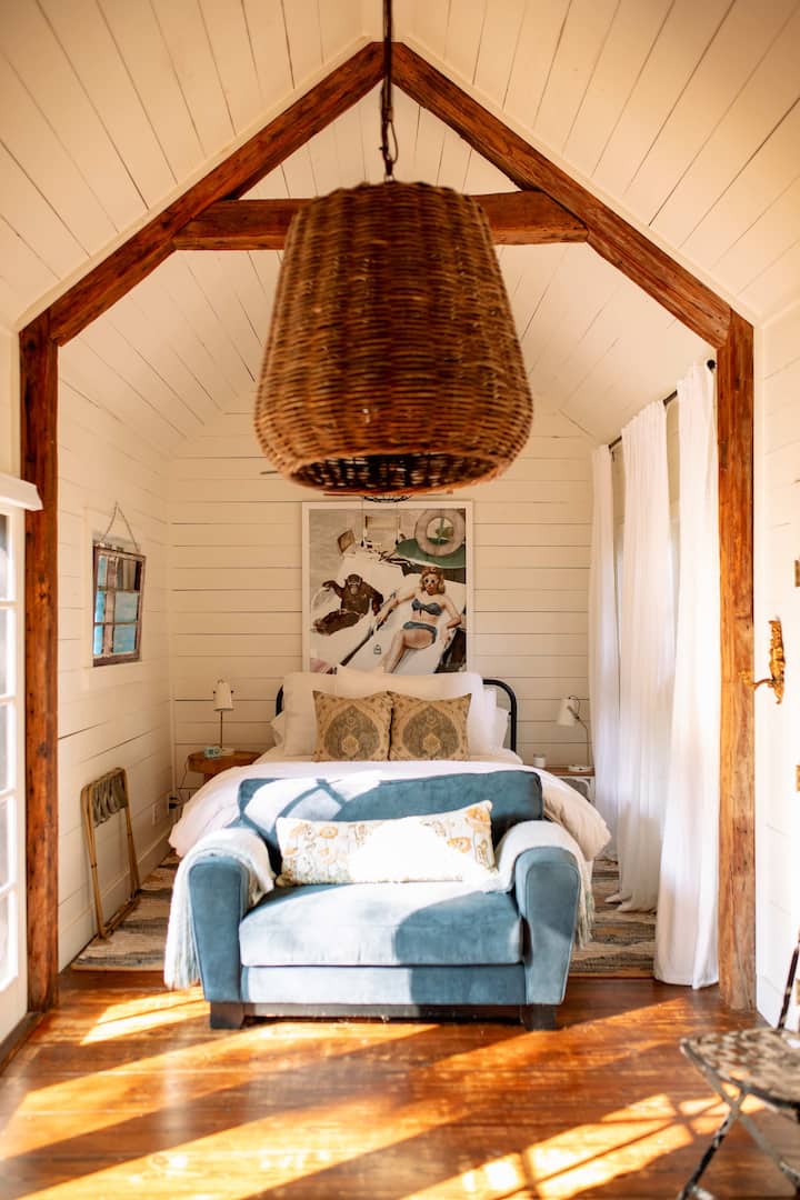 Rt Cottage For 2 In Town | Pool+pickleball+firepit - Round Top, TX