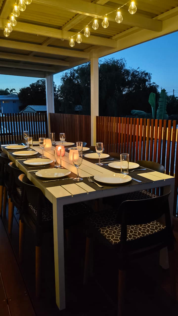 Spacious 4-bedroom Coastal Retreat In Tin Can Bay - Tin Can Bay