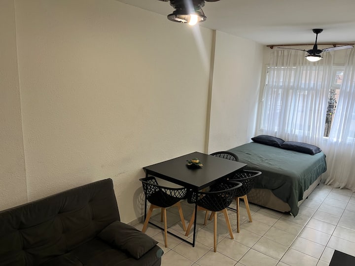 Kitnet Completinho! Duas Quadras Da Praia! - Sao Vicente, Brazil