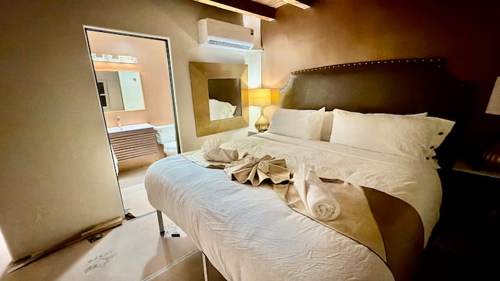 Grand Lodge #3 - King Suite - Taos, NM