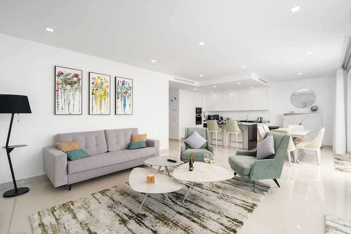 Formosa I Lagos Center Penthouse & Heated Pool - Lagos