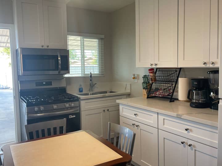 Beautiful 2-bedroom Retreat In Chino Hills - チノ, CA