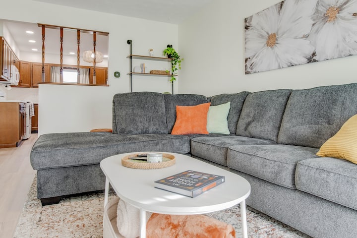 Downtown Allergy-friendly Hygge Home W/ 70" Tv - Splash Pad, New Knoxville