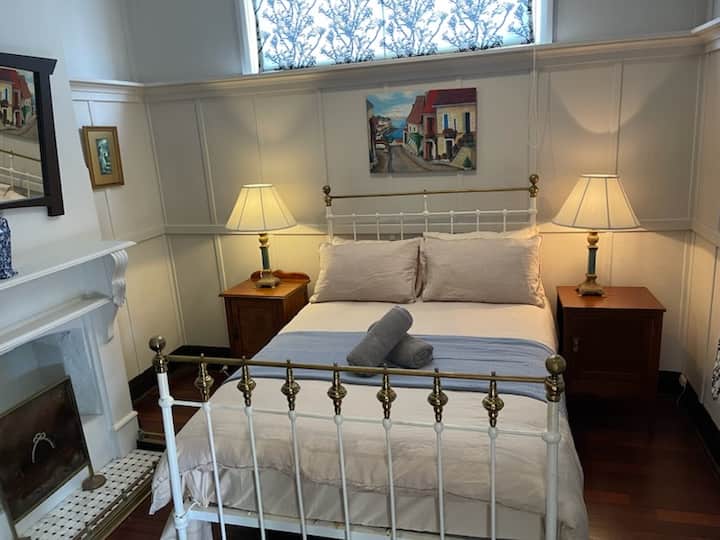 Postie's Cottage - Walk To Cafés, Shops & Train - Kalamunda