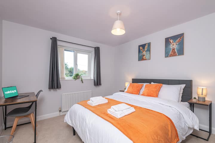 Spacious 4br Home | Garden, Ps4 & Fast Wifi - Mirfield