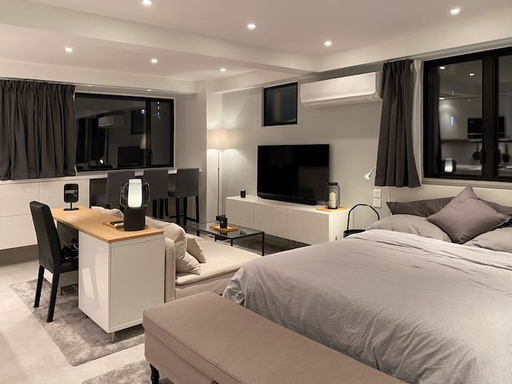 Stylish Studio With City Views In Mid-levels - Hong Kong