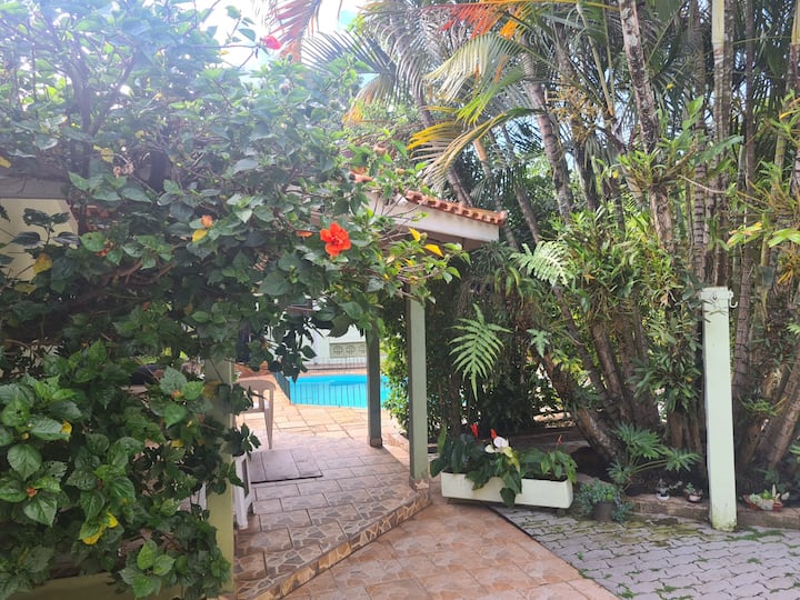 Casa Com Piscina, Churrasqueira E Garagem - Socorro