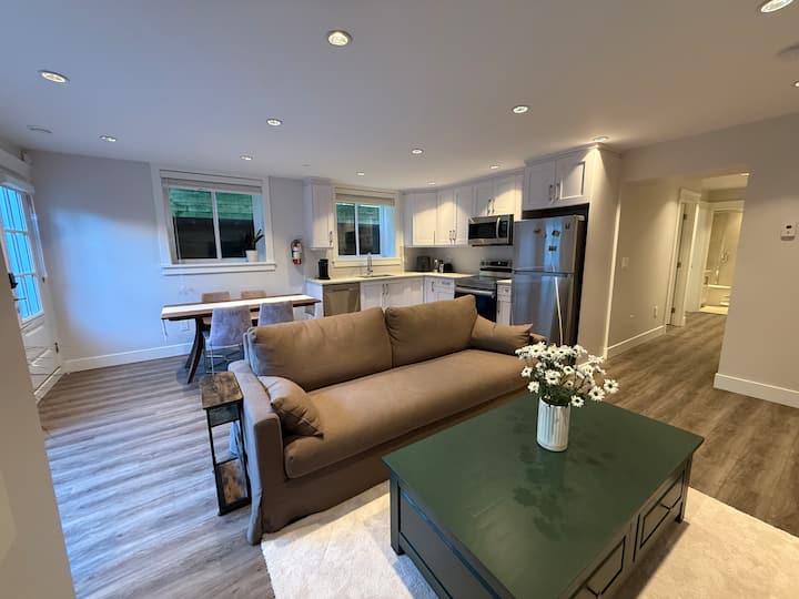 New & Cozy 2-room Home Near Parks + Transit - Vancouver