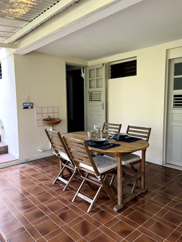 Grand F2 à Sainte-luce Trois Rivières. - Martinique