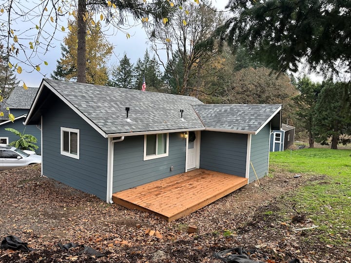 The Homestead Hideaway - Albany, OR