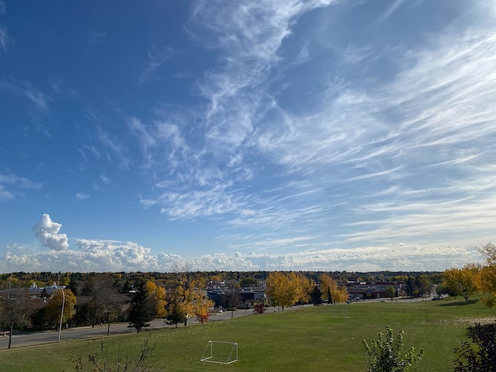 Modern Classy Home W/panoramic Views - St. Albert