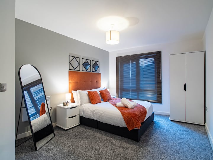 Leeds Waterside Balcony Apartment 2 Bed 2 Bath - Leeds