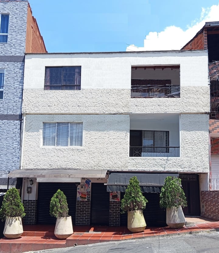 Amplia Casa Familiar, Hasta Para 12 Personas - Prado