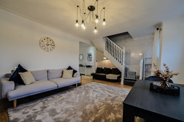 Beautiful Large 3 Bed 2 Bath Flat, Free Parking - Croydon, UK