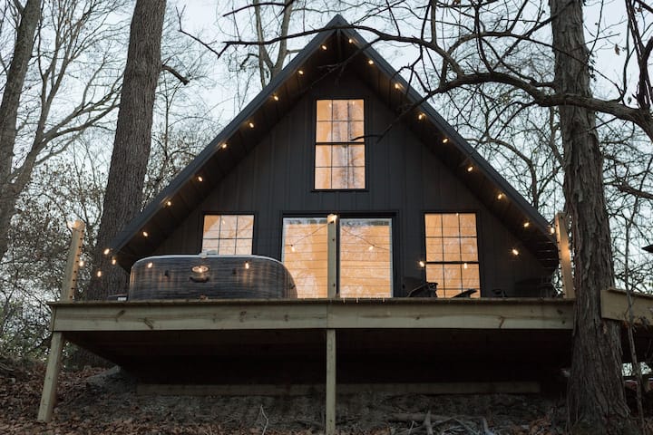 Liv's Treehouse-honeymoon Suite-hot Tub - White Rock Park, St Paul