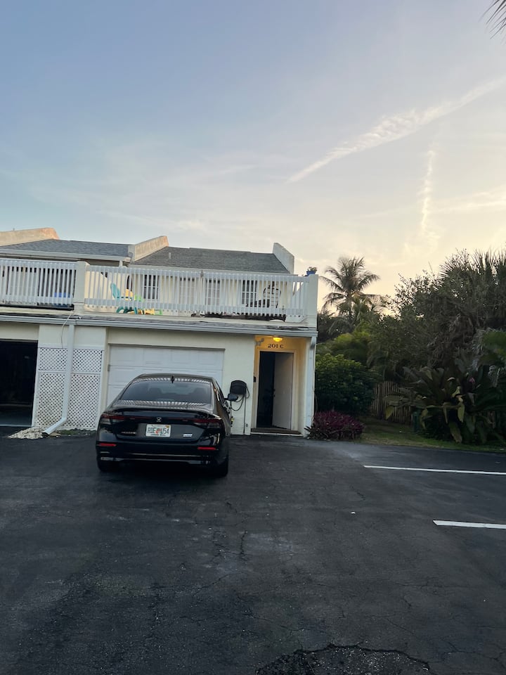 Beachside Townhouse. - Melbourne, FL